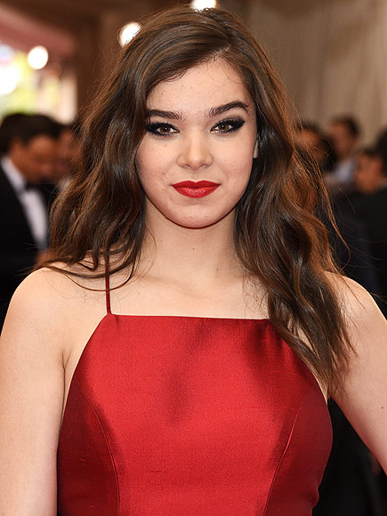 Hailee Steinfeld: I Only Sang in the Shower Before Pitch Perfect 2 ...